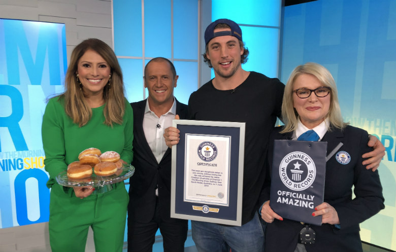 Most jam doughnuts eaten in one minute | 吉尼斯世界纪录