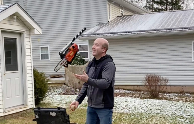 Most consecutive juggling catches (chainsaw and two balls) | 吉尼斯世界纪录