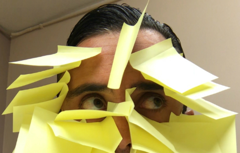 Most sticky notes stuck on the face in 30 seconds | 吉尼斯世界纪录