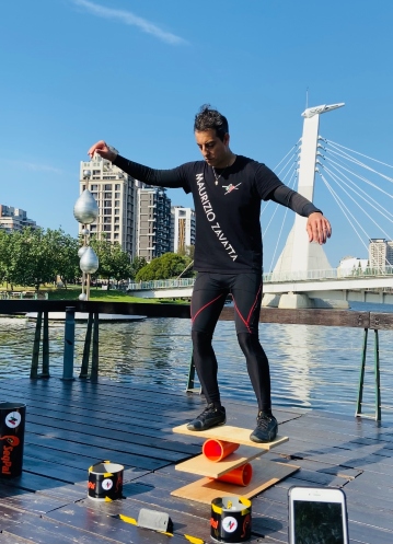 Longest duration balancing on two balance boards | 吉尼斯世界纪录