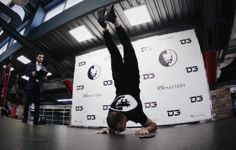 Most elevated tiger-bend push-ups in one minute | 吉尼斯世界纪录