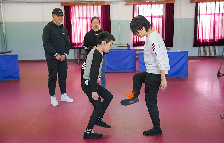 Most consecutive jianzi passes by a pair | 吉尼斯世界纪录