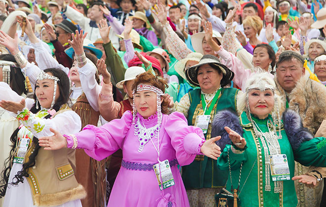 Largest gathering of people wearing traditional Yakut clothing | 吉尼斯世界纪录