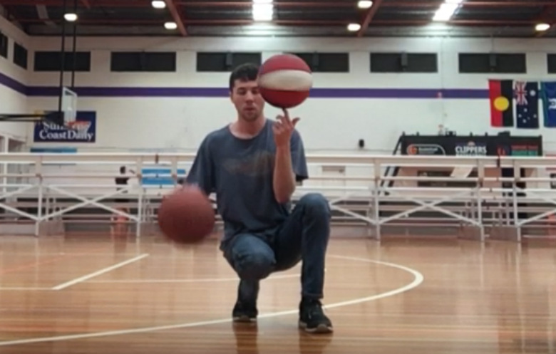 Longest time to spin a basketball on one finger while dribbling | 吉尼斯世界纪录