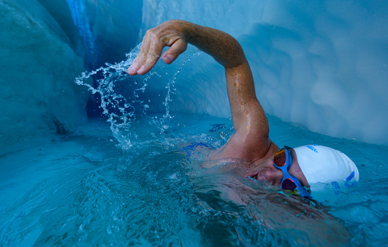 First person to swim beneath the Antarctic Ice Sheet | 吉尼斯世界纪录