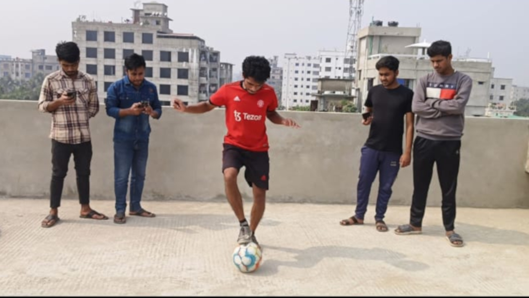 Most football (soccer) toe taps in 30 seconds | 吉尼斯世界纪录