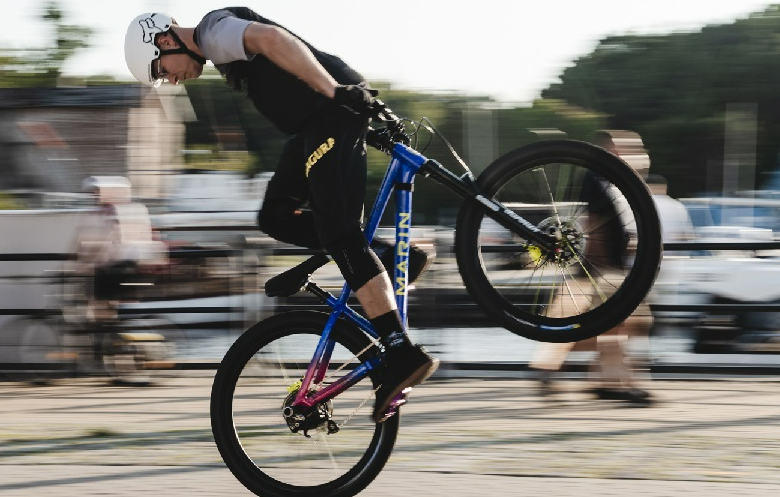 Longest bicycle switchback wheelie | 吉尼斯世界纪录
