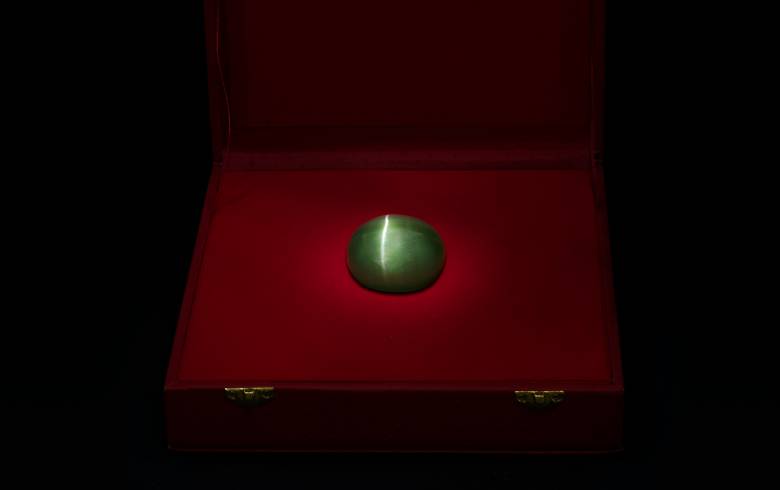 Largest natural cat's eye green beryl | 吉尼斯世界纪录