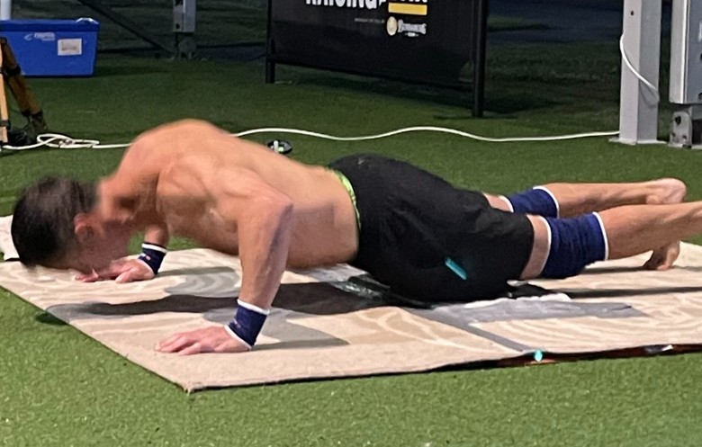 Most push ups in 12 hours (male) | 吉尼斯世界纪录