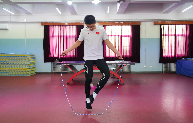 Most jianzi kicks while skipping rope in one minute | 吉尼斯世界纪录